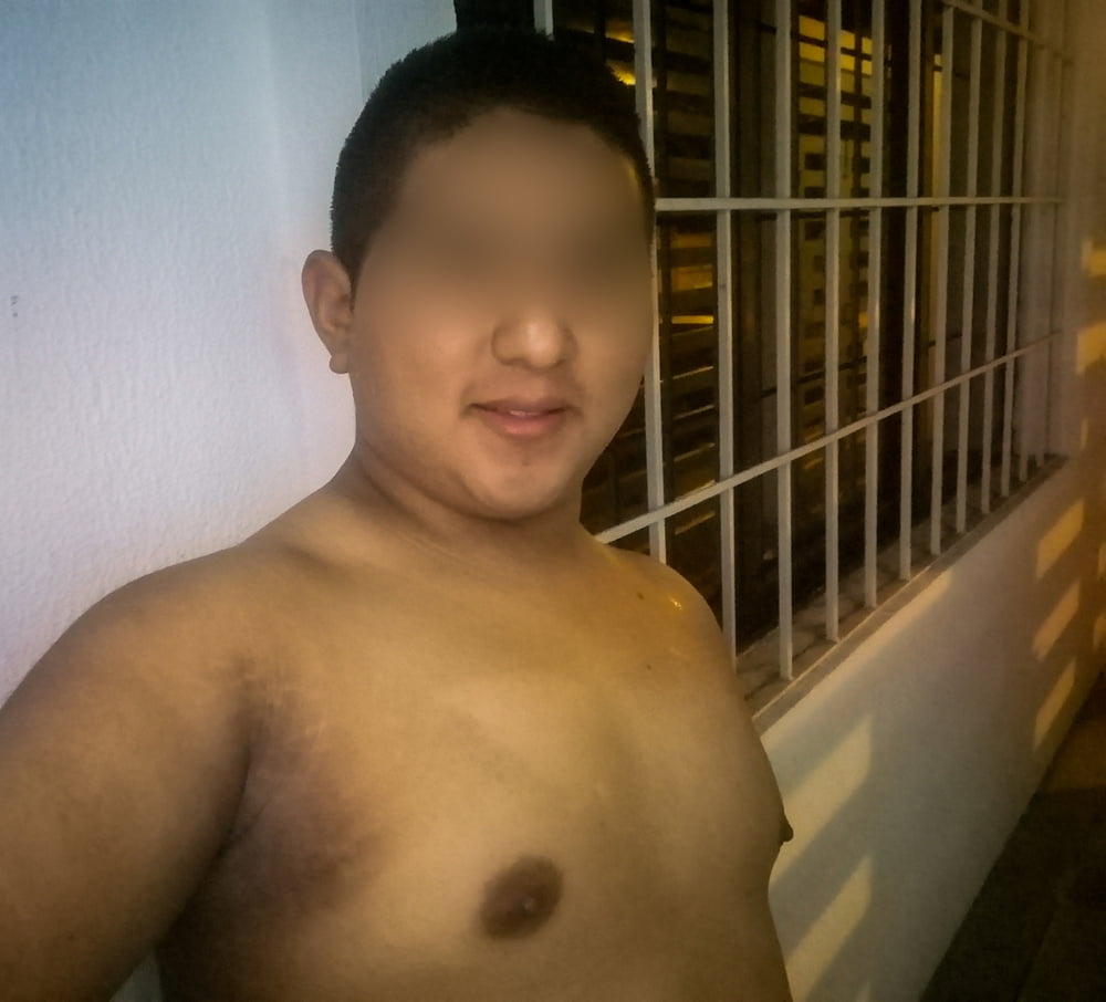Yop Sin Camiseta En El Pasillo Del Trabajo I 25 Pics Xhamster